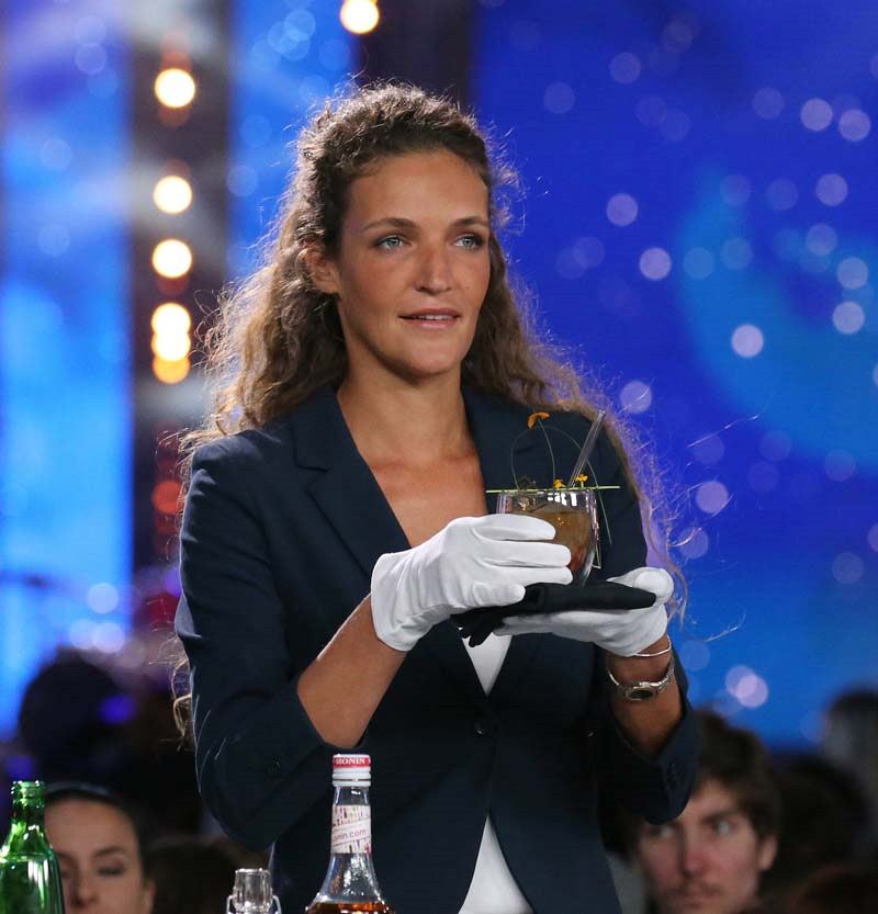 Svět barmanů si dnes podmanila žena - JenProMuze