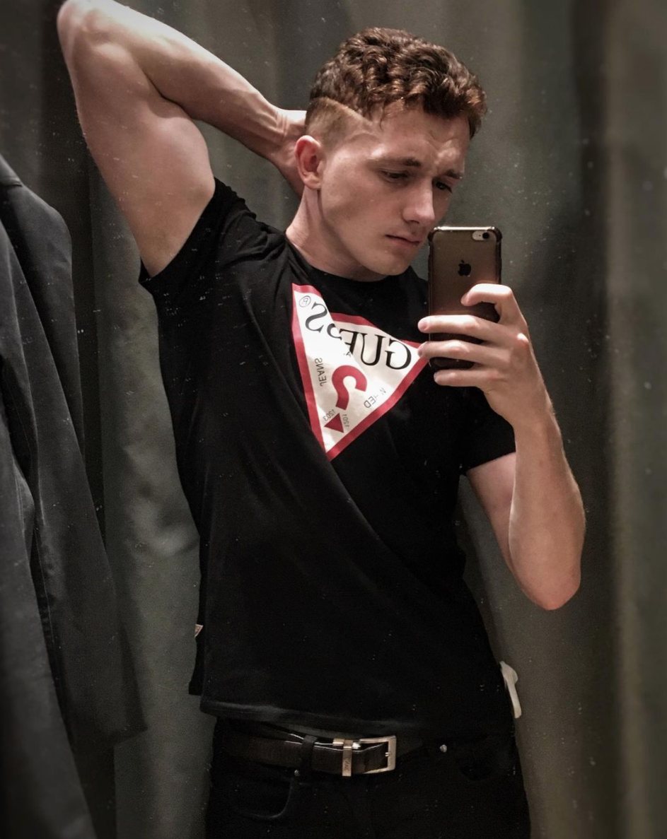 Fotogalerie: Vojta Doubek jde z večírku na večírek a chlubí se tím na ...