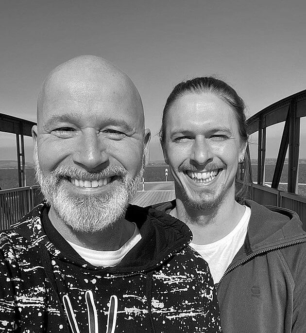 Fotogalerie: Jan Musil a jeho přítel Jakub na slavnostní premiéře ...