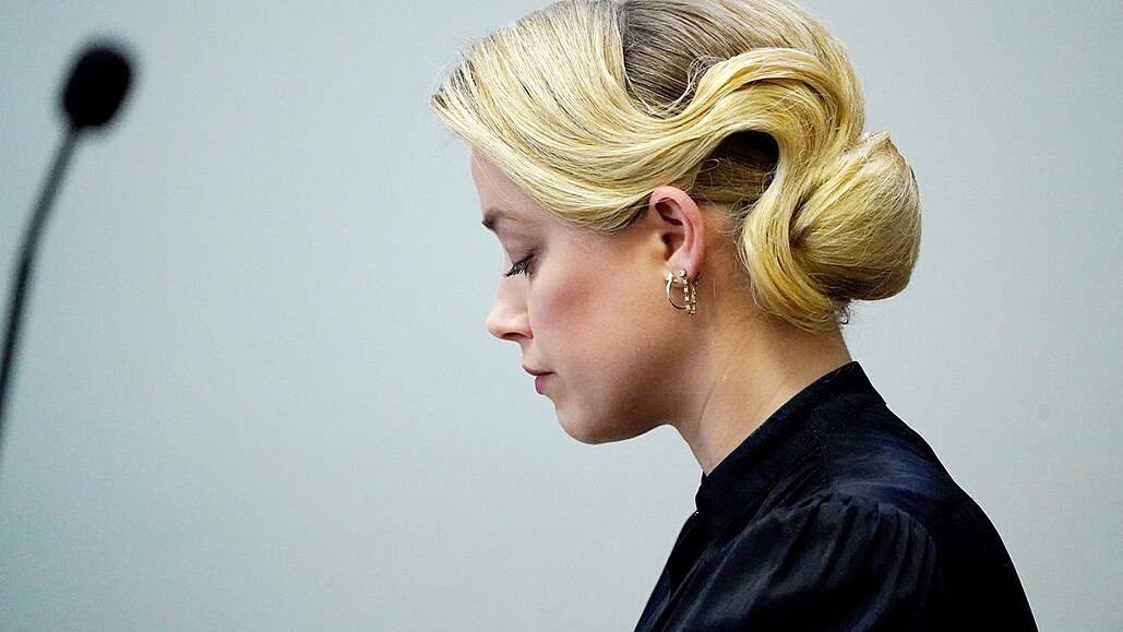 Amber Heard má dvě spolupráce a teď o ně přichází. Značky s ní nechtějí ...