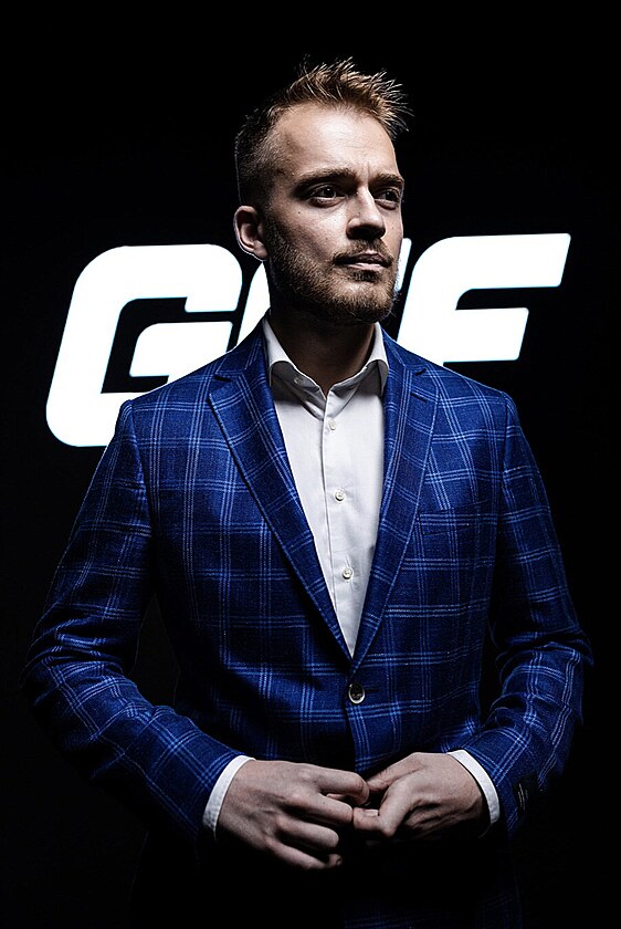 Fotogalerie: Youtuber Vláďa bude s Vémolou komentovat turnaj Oktagon 62 ...