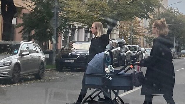 Partnerka Ondřeje Malého na procházce s miminkem: Tohle Tomicová ...