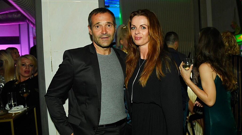 Pavel Zuna se podruhé oženil: Tajnou veselku propálil hvězdný svědek ...