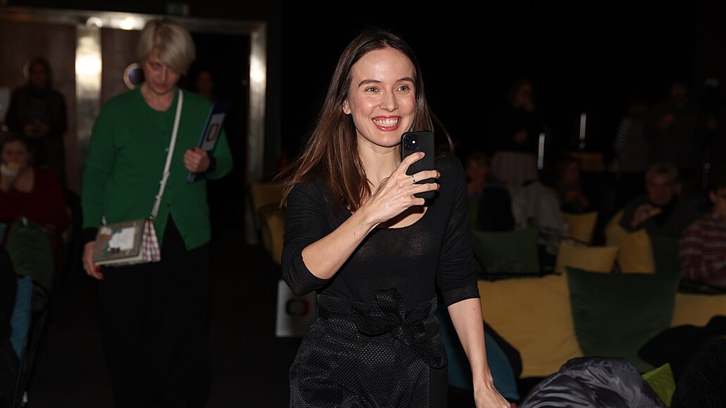 Ramba byla ve svém živlu: Telefon nepustila z ruky a ukázala podprsenku ...