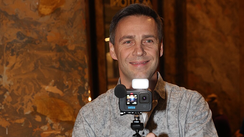 Vojtek dostal na Nově netradiční roli: Nejstaršímu youtuberovi ji ...