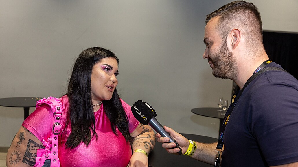 Kontroverzní Sugar Denny: Na šikanu jsem zvyklá, alkohol moc nepiji ...