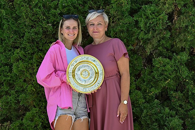 Fotogalerie: Barbora Mlejnková s novou láskou na Majálesu.