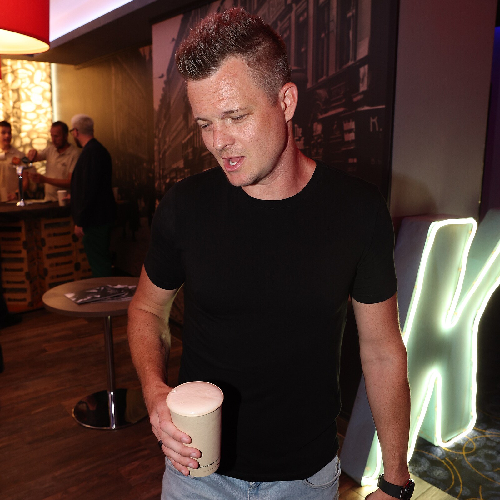 Kazma a jeho nová tvorba: pokračuje v nabízení reklamních rolí ...