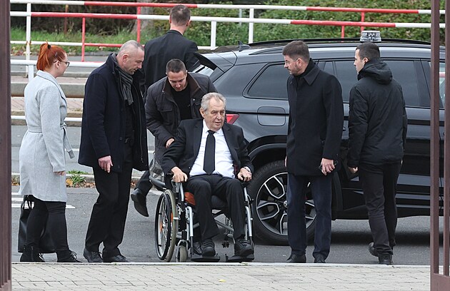 Poslední loučení s Marií Benešovou (†76): Nechybí Zeman, Babiš či ...