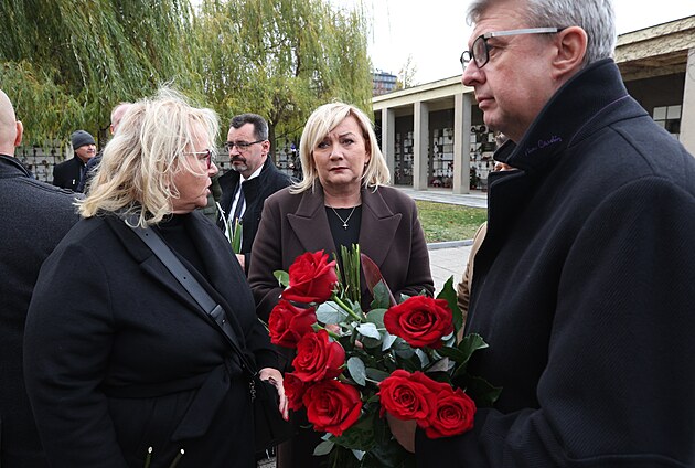 Poslední loučení s Marií Benešovou (†76): Nechybí Zeman, Babiš či ...