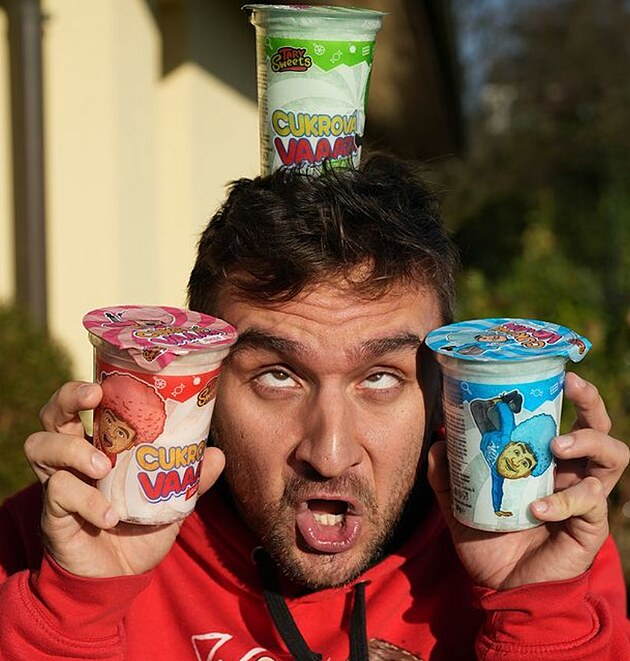 Fotogalerie: Tary spustil prodej vlastní cukrové vaty. Lidé ho ale ...