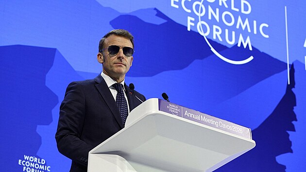 Macron v Davosu ve slunečních brýlích: Může za to Brigitte? - Expres.cz
