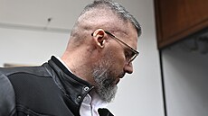 Radek Filipi poprvé po operaci na veřejnosti: Ukázal jizvu! - Expres.cz