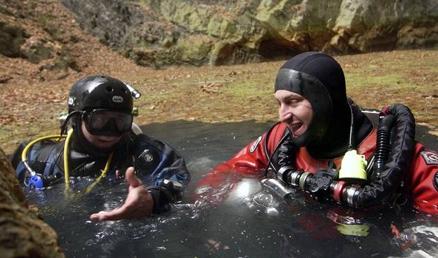 Český potápěč se v propasti ponořil k rekordu - iDNES.cz