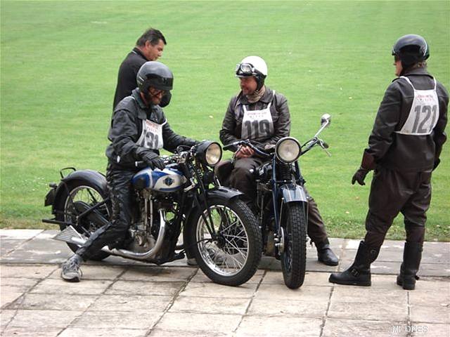 OBRAZEM: V Plzni závodily staré motorky - iDNES.cz