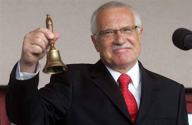 Klaus zahájil školní rok a spěchal jmenovat vládu - iDNES.cz