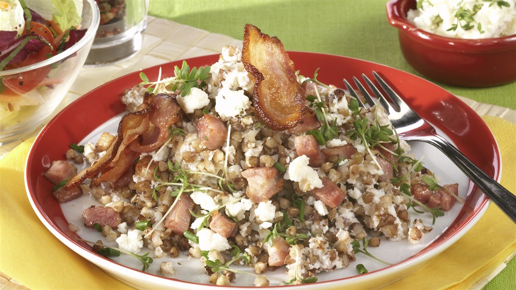 Pohanka se slaninou a brynzou – Recepty iDNES.cz