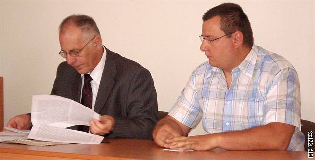 Soud zprostil dozorce viny za útěk Čabrady a Roztočila - iDNES.cz