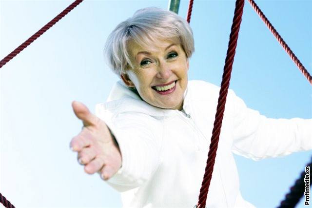 Cvičit můžete v každém věku. Zde jsou cviky pro seniory. - iDNES.cz