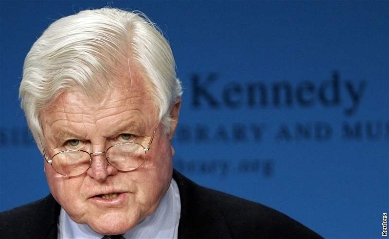 Edward Kennedy vyrazil do boje s nádorem, šel na operaci - iDNES.cz