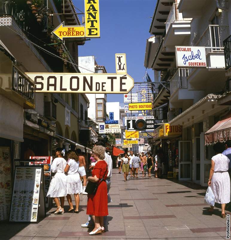 Na španělské pláži vybuchla bomba, letos už pátá. Omráčila mladíka ...
