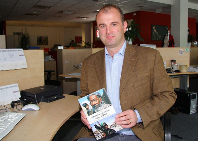 Reportér Jan Rybář pokřtil knihu reportáží o přelomu století - iDNES.cz