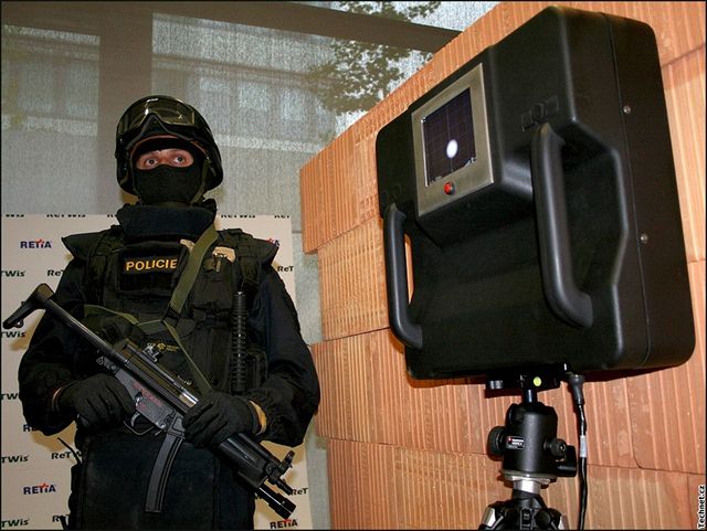 Podívejte se na unikátní český radar, který vidí skrze zdi - iDNES.cz