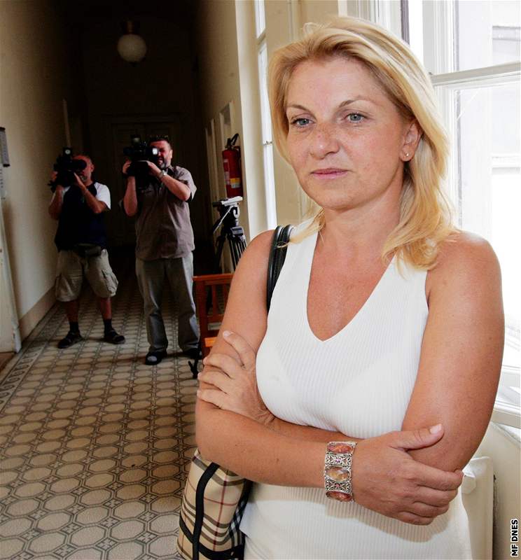 Bušina se vtíral do mé blízkosti, pak mě podvedl, tvrdí Barková - iDNES.cz