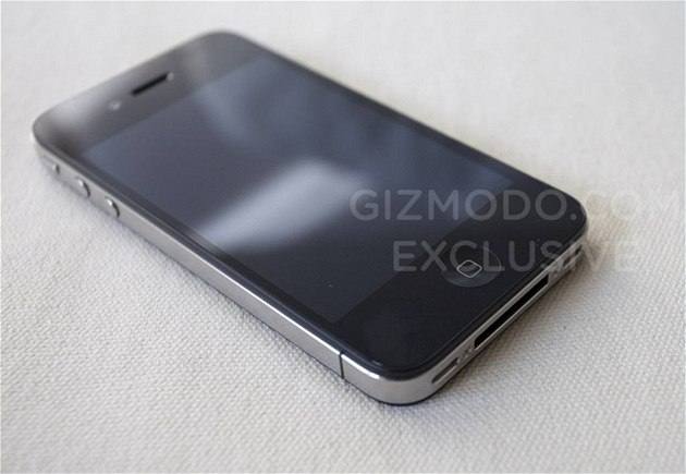 Letos se má vyrobit 24 milionů kusů iPhonu 4G - iDNES.cz