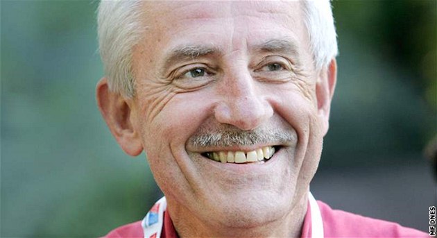 Heger se rozhodl. Do konce roku vládě navrhne, ať se v nemocnici platí ...