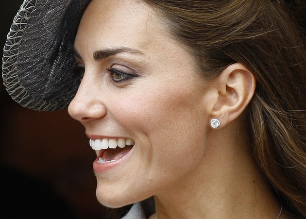 ANKETA: Líbí se vám manželka prince Williama v klobouku, nebo bez ...
