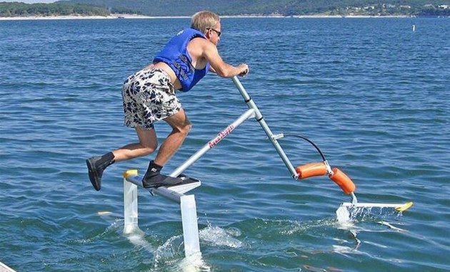 VIDEO: Nadšenci závodili na „vodním ptákovi“, propagují nové hobby ...