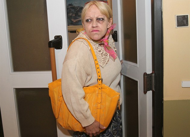 Fotogalerie: Lenka Šindelářová v seriálu Noha 22