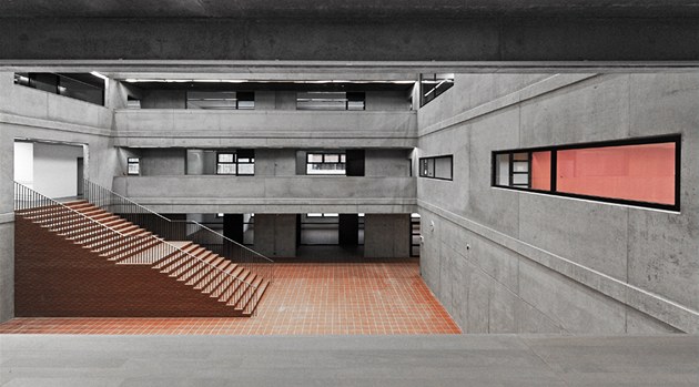 Fotogalerie: Interiér nové budovy ČVUT v Praze, kde sídlí Fakulta ...