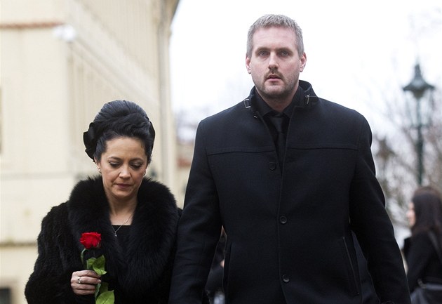 Fotogalerie: Zpěvačka Lucie Bílá a její partner Petr Makovička ...