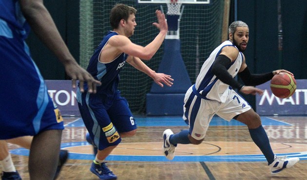 Souboj Ames versus Sanders skončil remízou, ale smál se Kolín - iDNES.cz