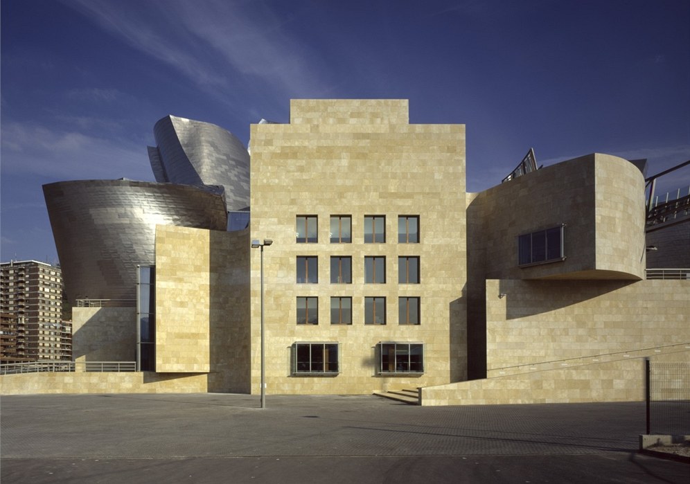 Jeho stavby šokují, často vypadají jako nedokončené. Známý architekt ...