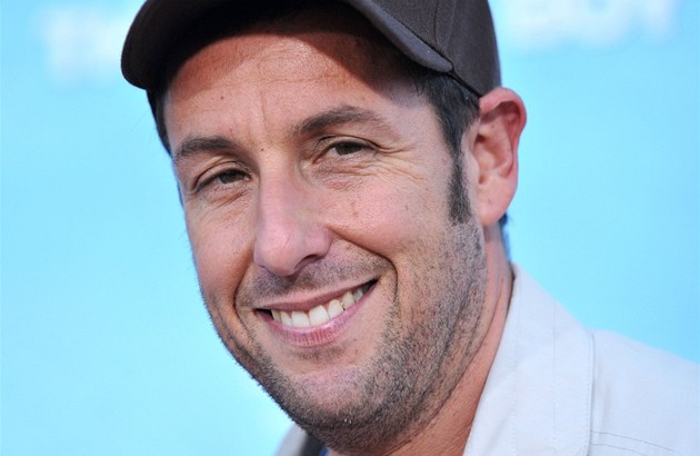 Nejpřeplácenější hvězdou je Sandler, v žebříčku je i Anistonová - iDNES.cz