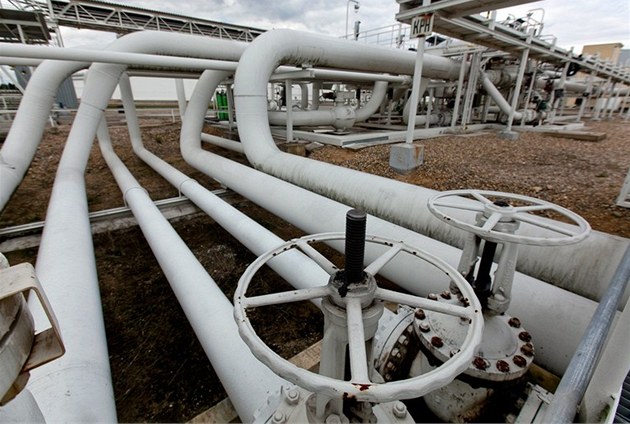 Česko navýší nouzové zásoby ropy o 10 dní. Bude to stát 4,5 miliardy ...