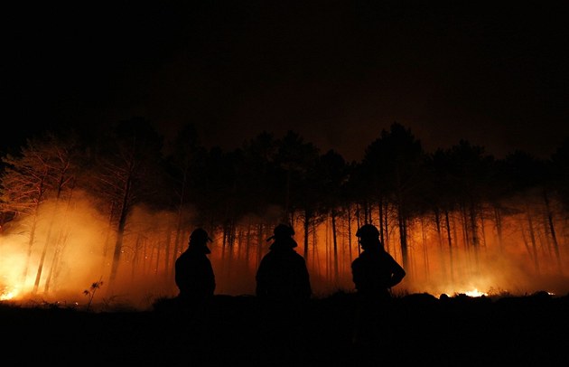OBRAZEM: Požáry pohltily jih Evropy, ve Španělsku prohlubují krizi ...