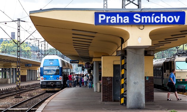 Krádež kabelů zabezpečovacího zařízení omezila provoz vlaků přes ...