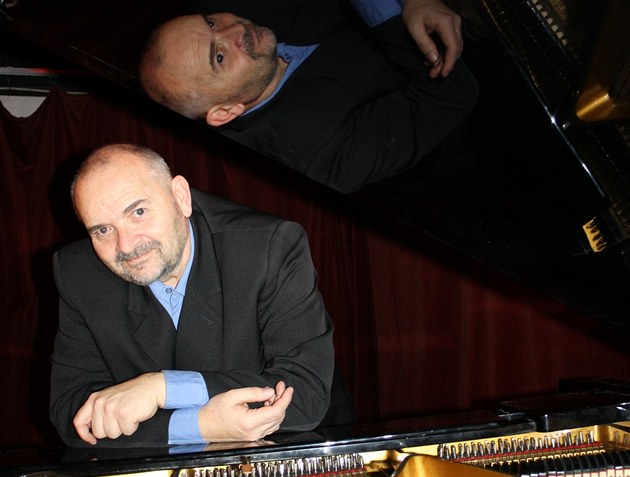 AUDIO: Jan Burian vydává nové dvojalbum. Tentokrát živé s klavírem ...