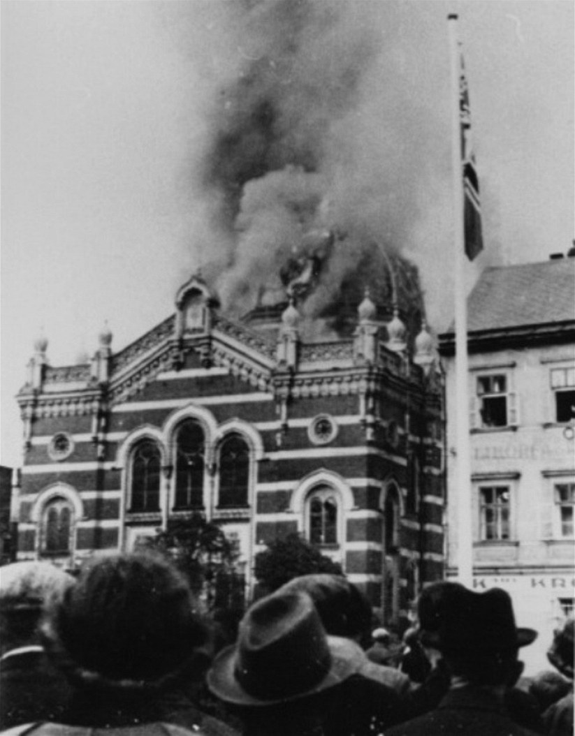 Před 85 lety nacisté vypálili opavskou synagogu, hasiči mohli jen přihlížet