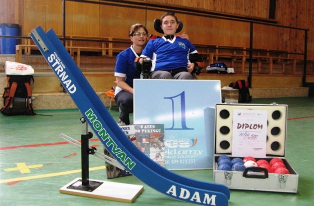 Adamovi ochabují svaly a sám se nenají. Přesto trénuje a závodí - iDNES.cz