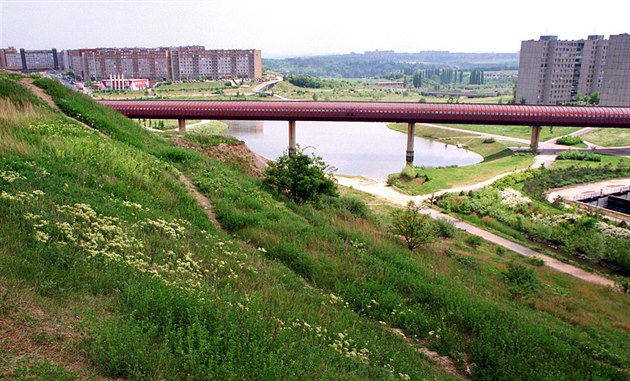 Fotogalerie: Dominanta mezi stanicemi Hůrka a Lužiny linky B pražského ...
