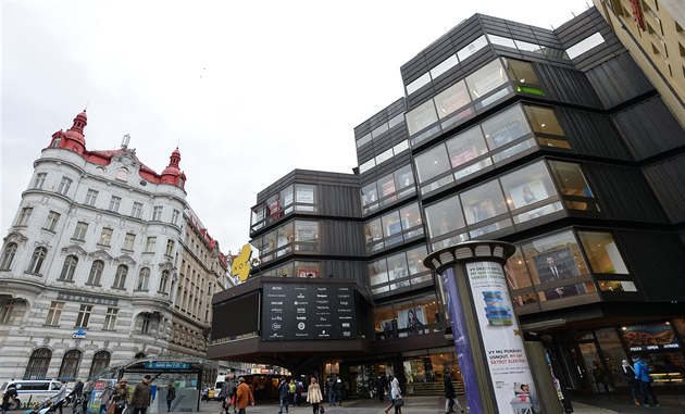 Obchodní dům Kotva je opět kulturní památkou, řeklo ministerstvo - iDNES.cz