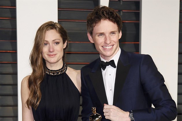 Oscarový Eddie Redmayne má dceru. Holčička dostala jméno Iris - iDNES.cz