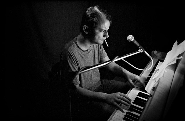 Nebe je zatažený. Filip Topol sám a naživo je nejniternější i ...