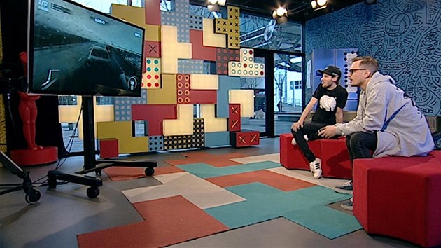 VIDEO: Roztřískané ovladače, totální nervy. Rapper Paulie Garand o ...