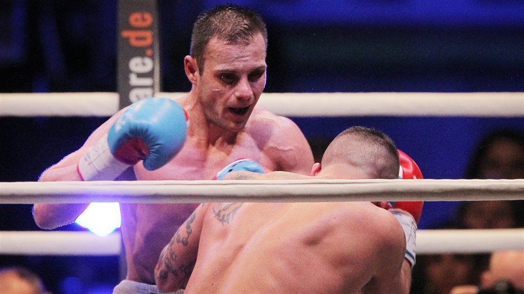 Profesionální boxer Horváth prohrál s Kurbanovem na body - iDNES.cz